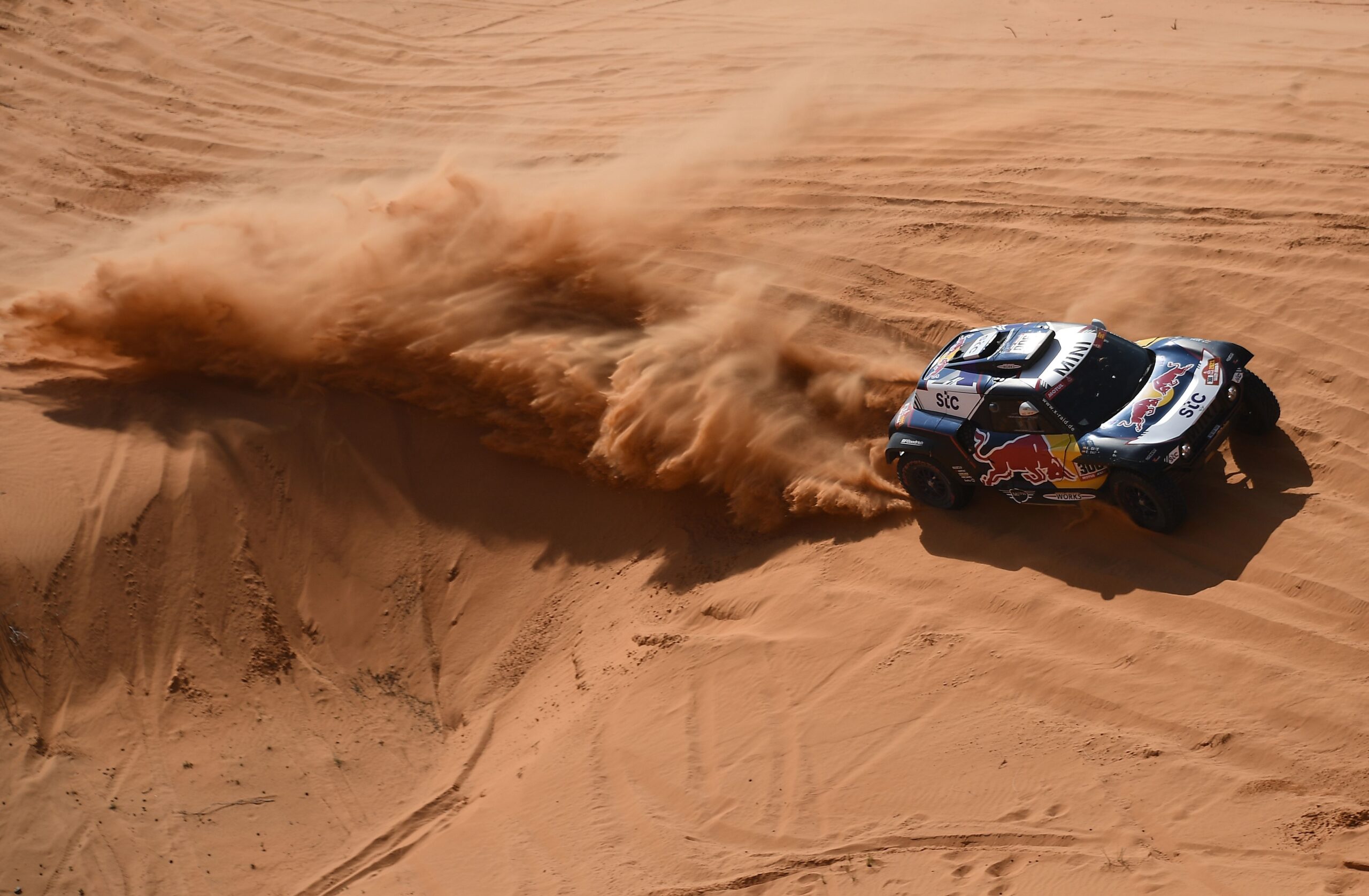 ساينز بطل المرحلة السادسة من “رالي داكار” - MnAmerica